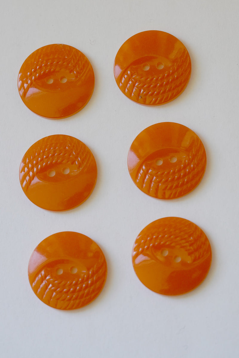 orange buttons