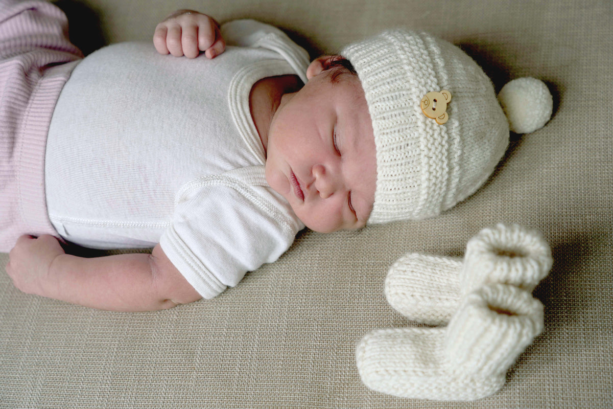 Blanche Hat and Booties – lisaFdesign